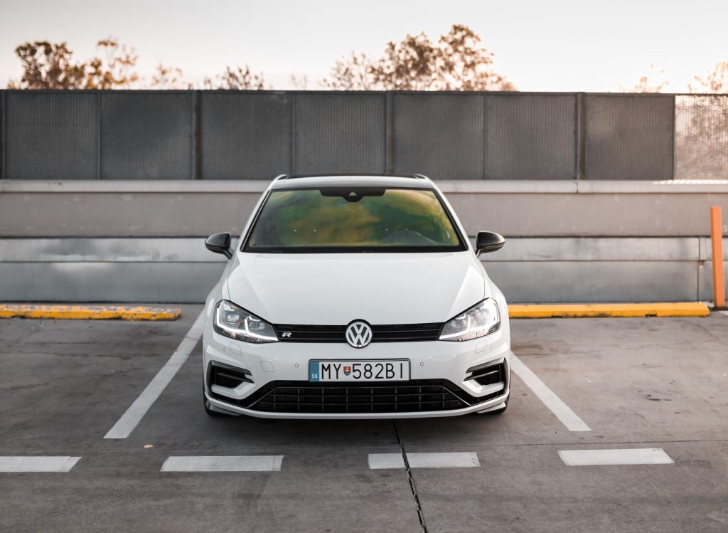 Parking Car Outside VS Garage (Pros & Cons Comparison) - Garagehold